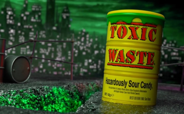 Toxic Waste: Nejkyselější bonbóny na světě, které vás dostanou ...